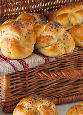 Žemličky s cesnakom a bylinkami Recept Dr Oetker